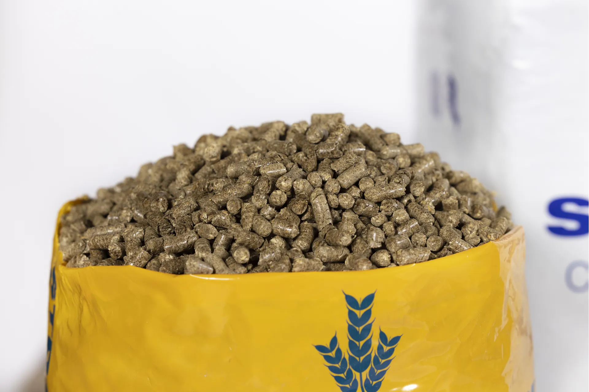 Strawmax Pellet Bedding for Horses 15 kg